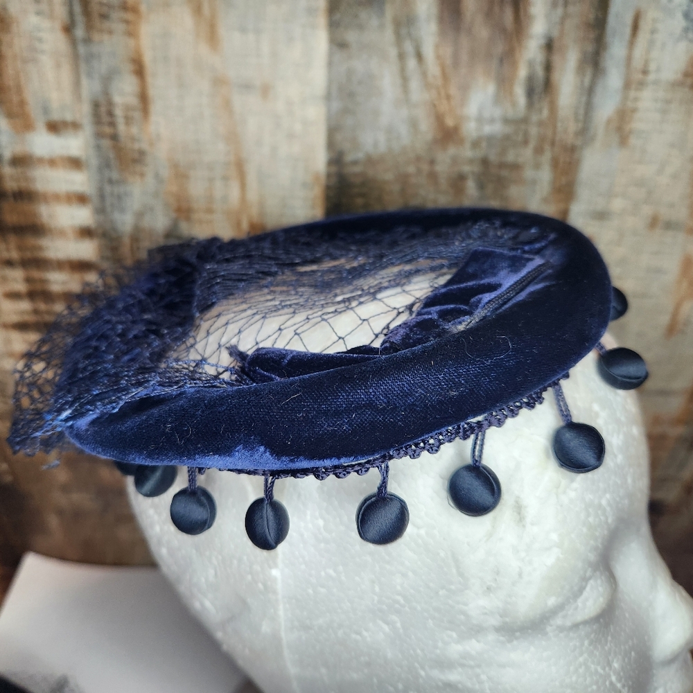 Vintage Hat Blue Velvet Beret Style Fascinator 1940’s… - Gem
